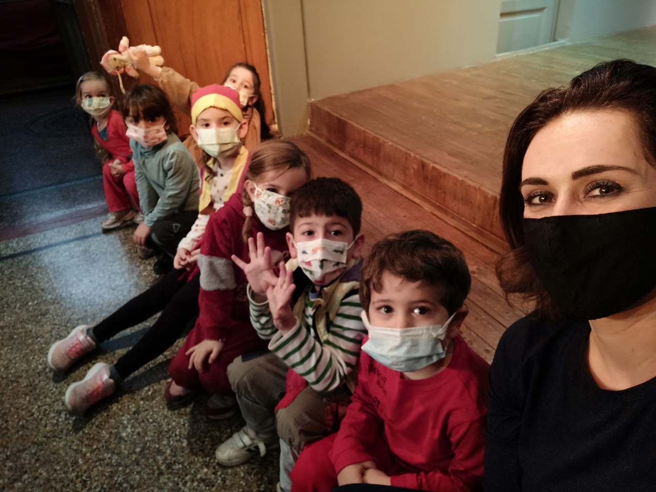 O Καραγκιόζης στη θεατρική σκηνή για παιδιά....by LostinAthens